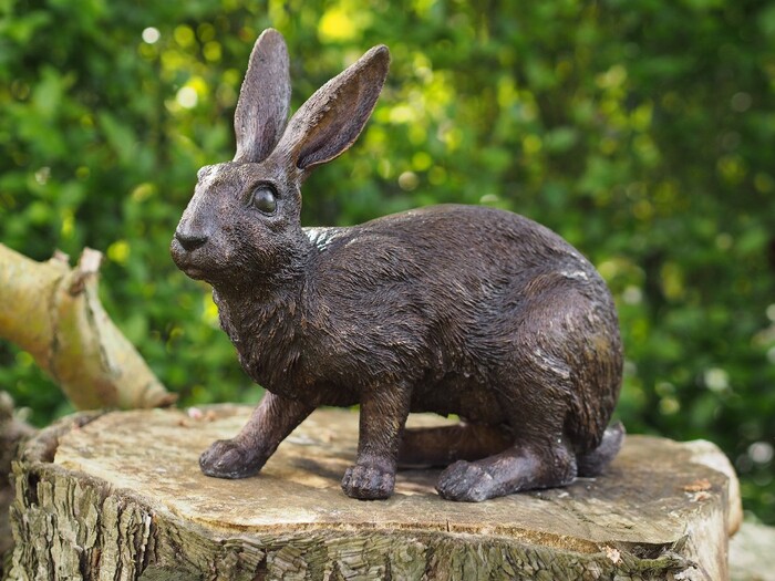 Haas 29 cm hoog bronzen beeld